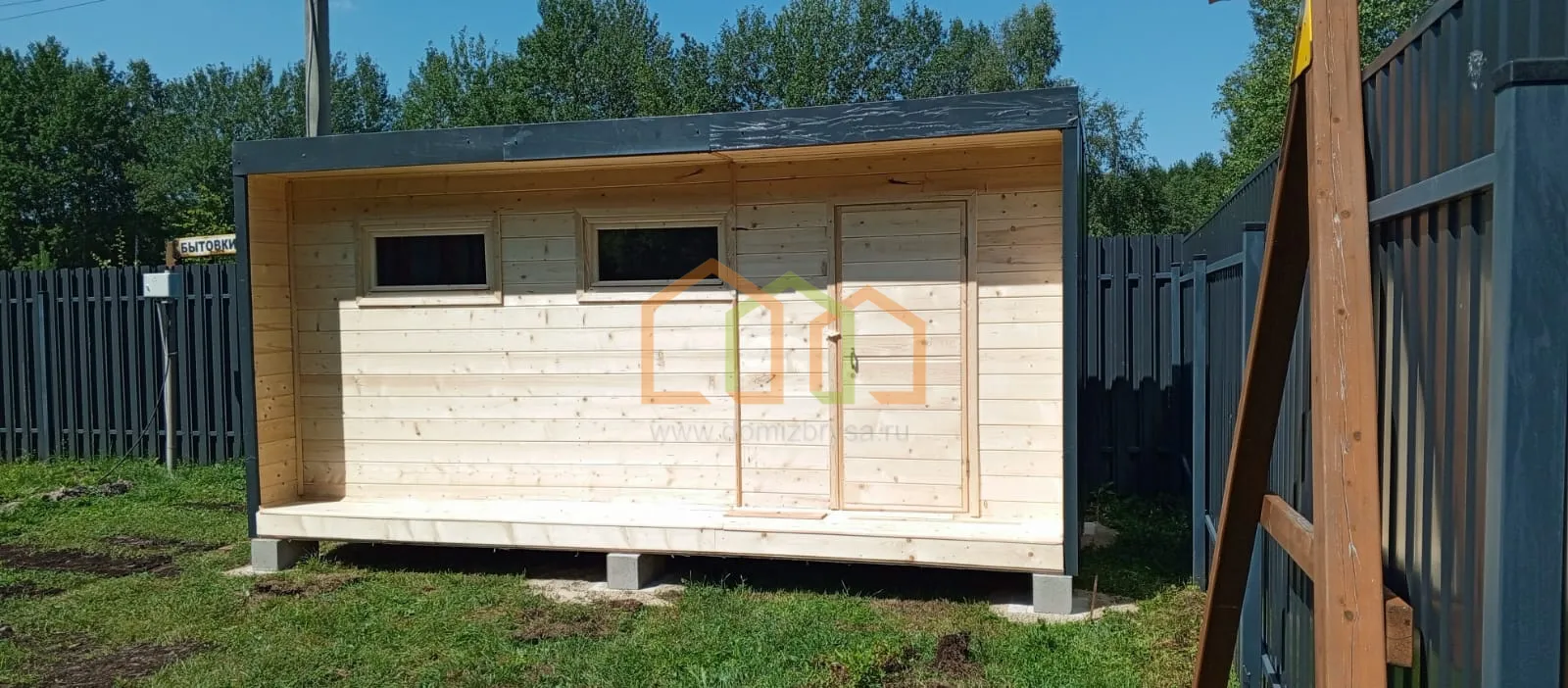 Хозблок для дачи в стиле хай-тек 6х2.4 с дровником площадь: 14,4 м² с ...